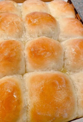 Homemade Pan Dinner Rolls | Norine's Nest