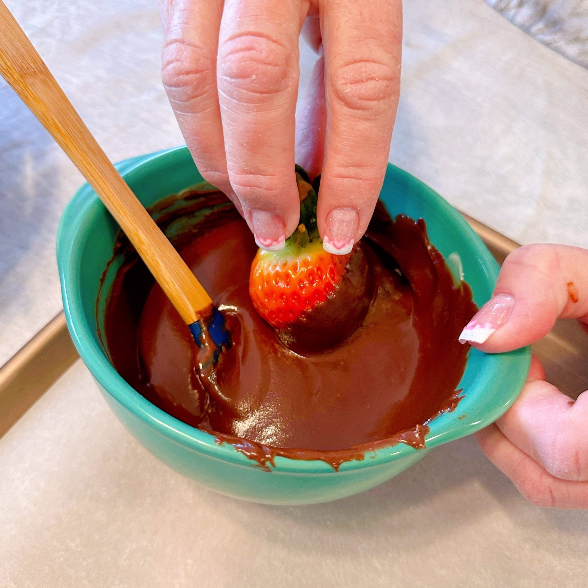 Easy Homemade Chocolate Covered Strawberries | Norine's Nest